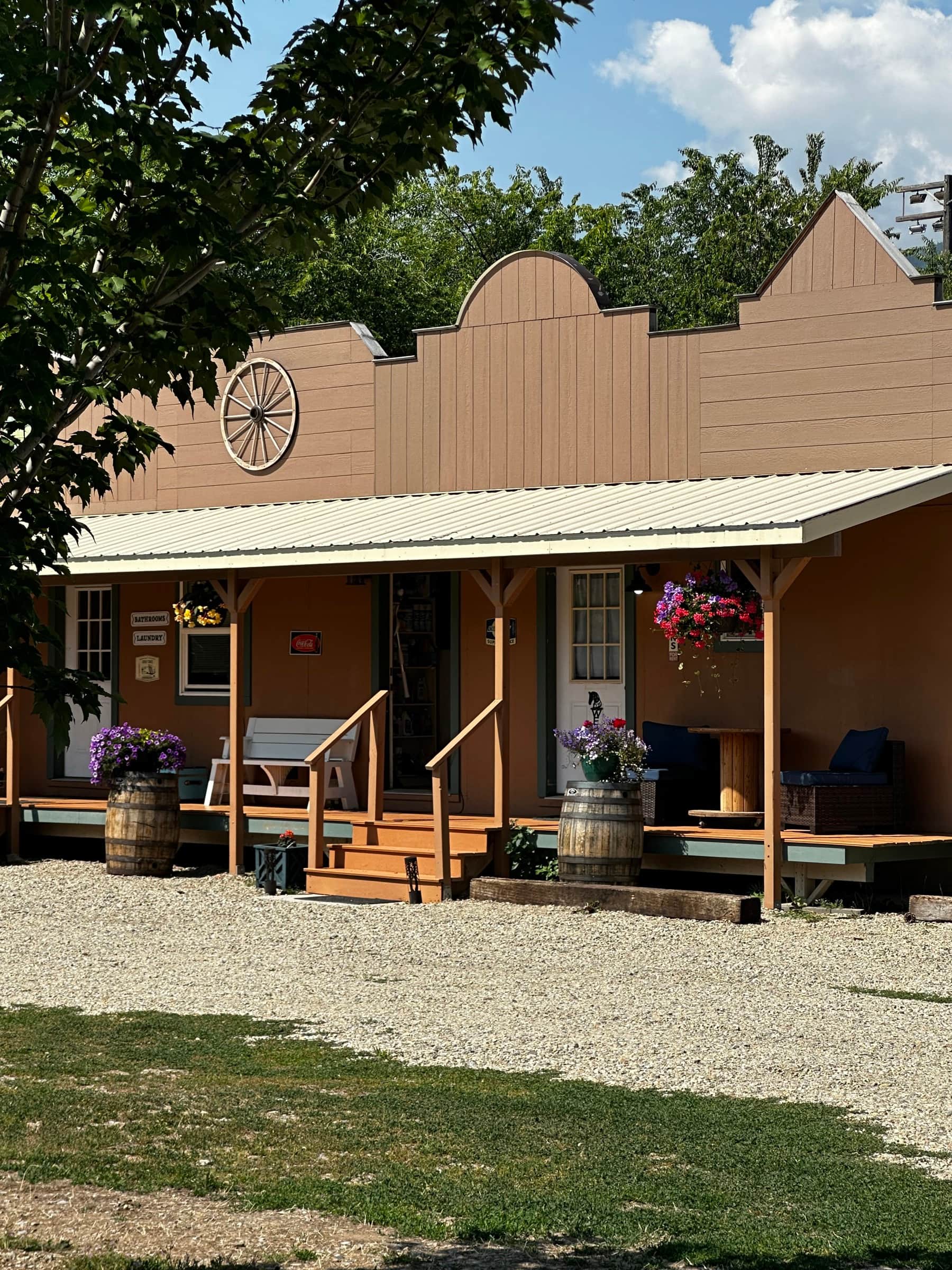 Home [travellersrestmt.com]