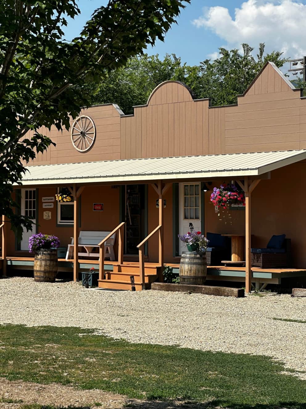 Home [travellersrestmt.com]