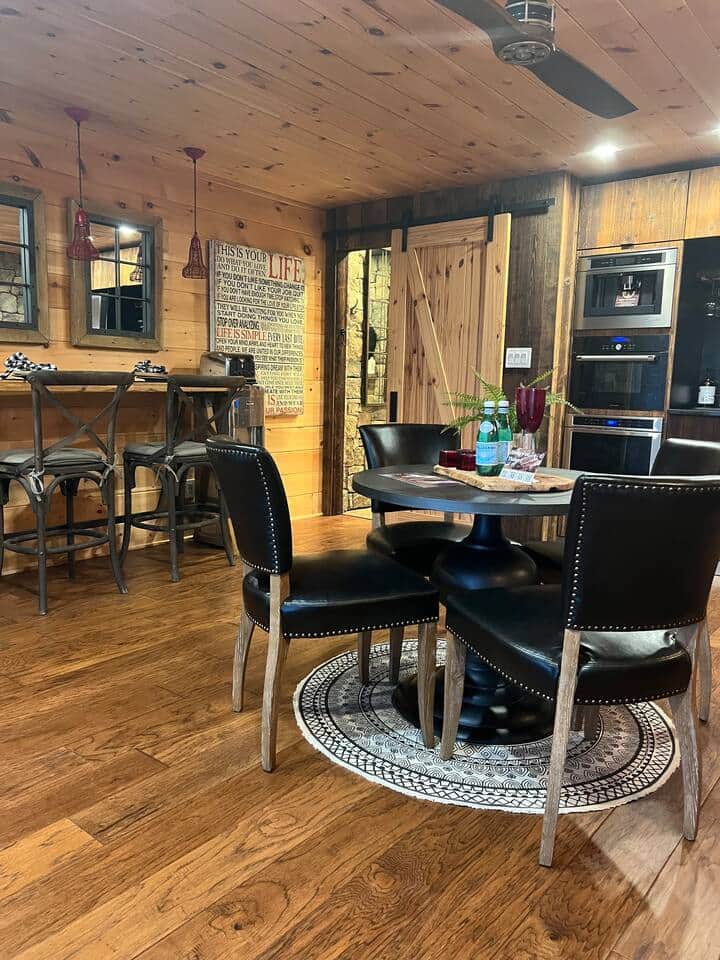 Overview The Water's Edge - Vacation Home in Waltham