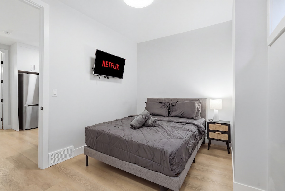 Modern 1br Suite | Near Sait & Downtown | Parking - Canada