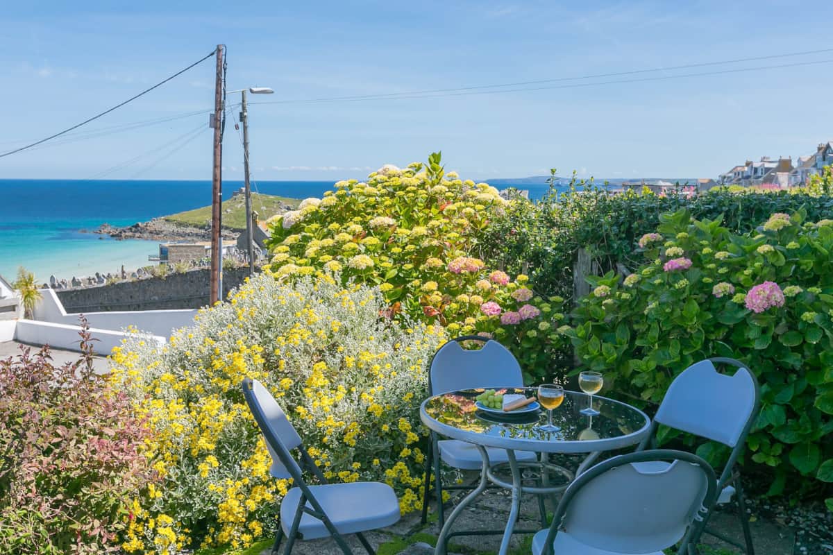 St Ives Holiday Home - 2 to 8 Guests | 14 Channel View