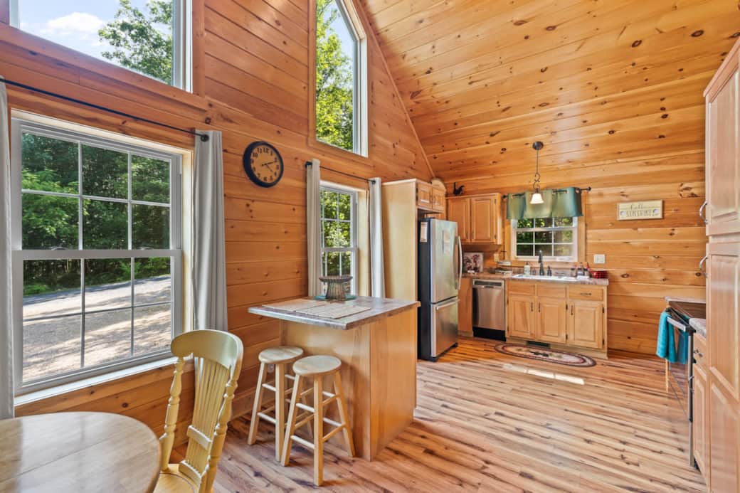 The White Pine Loft: Perfect for Couples! - Cabin in Stanley
