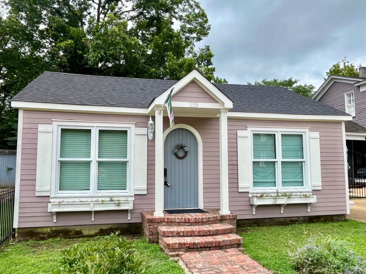 The Hummingbird Cottage - Entire House - Vacation Home in Holly Springs