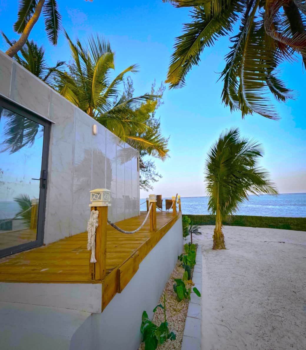 Home [www.thezanzibarbeachhouse.com]