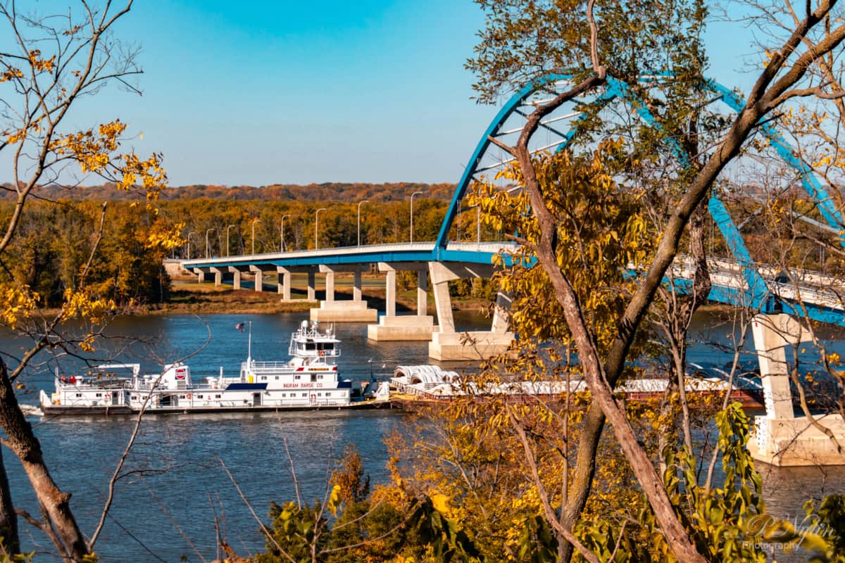 Home [rusticrivercabinssavanna.com]