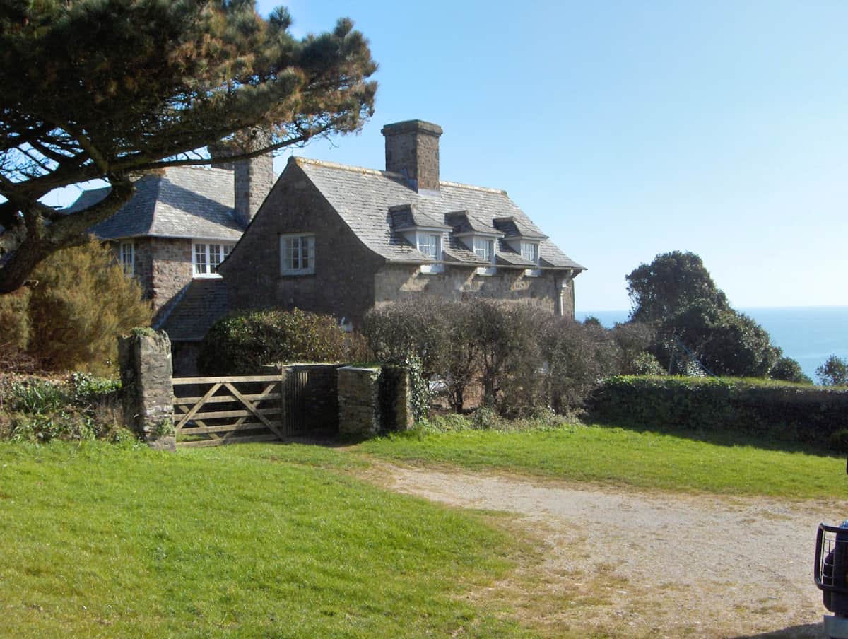 Cornwall Holiday Cottages – Gorran Haven Holidays | House by the Beach