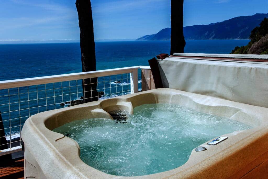 Gorgeous Oceanview! Private Hot Tub! Oceanfront! - Apartment in Shelter ...