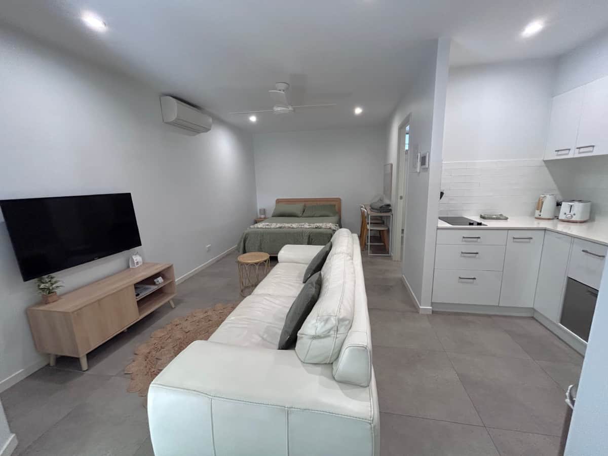 Entire studio with kitchenette, bathroom and outdoor area - Apartment ...
