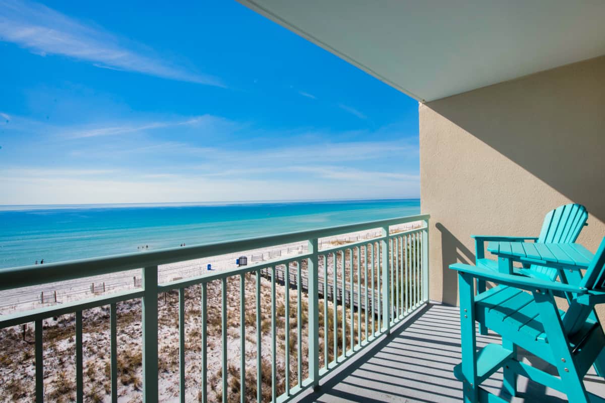 Pelican Isle 415 - Cozy Beachfront Getaway