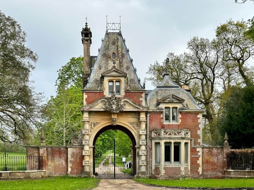 Historic 2 bed gatehouse in private parkland - Vacation Home in ...