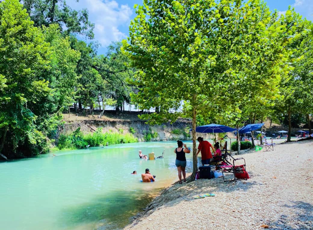 #18 Son's River Ranch - Glamping Cabin w/ 2 Queen Beds - Cabin in Kingsbury