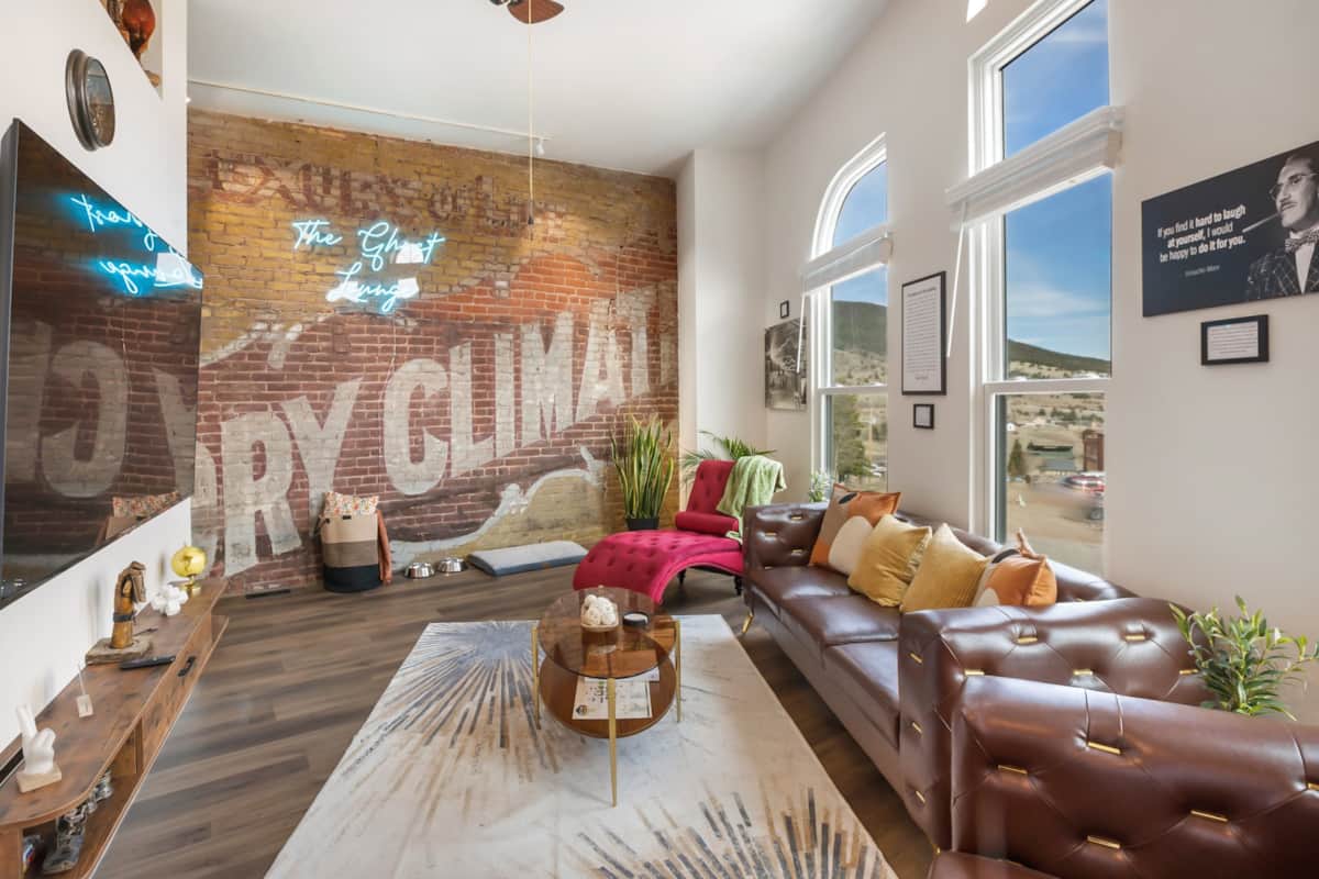 The Ghost Lounge - Vacation Home in Victor