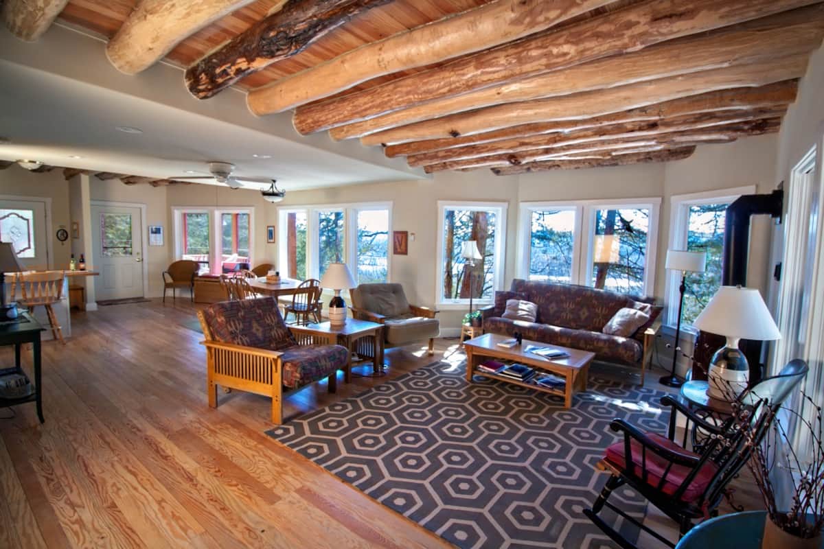 Hawks View's Osprey Lodge - Vacation Home in Fountain City