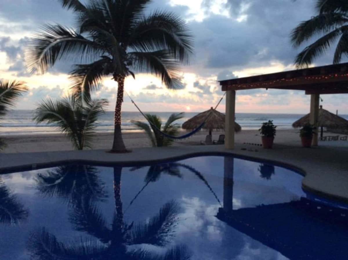 Quinto Sol Troncones - Beachfront hotel