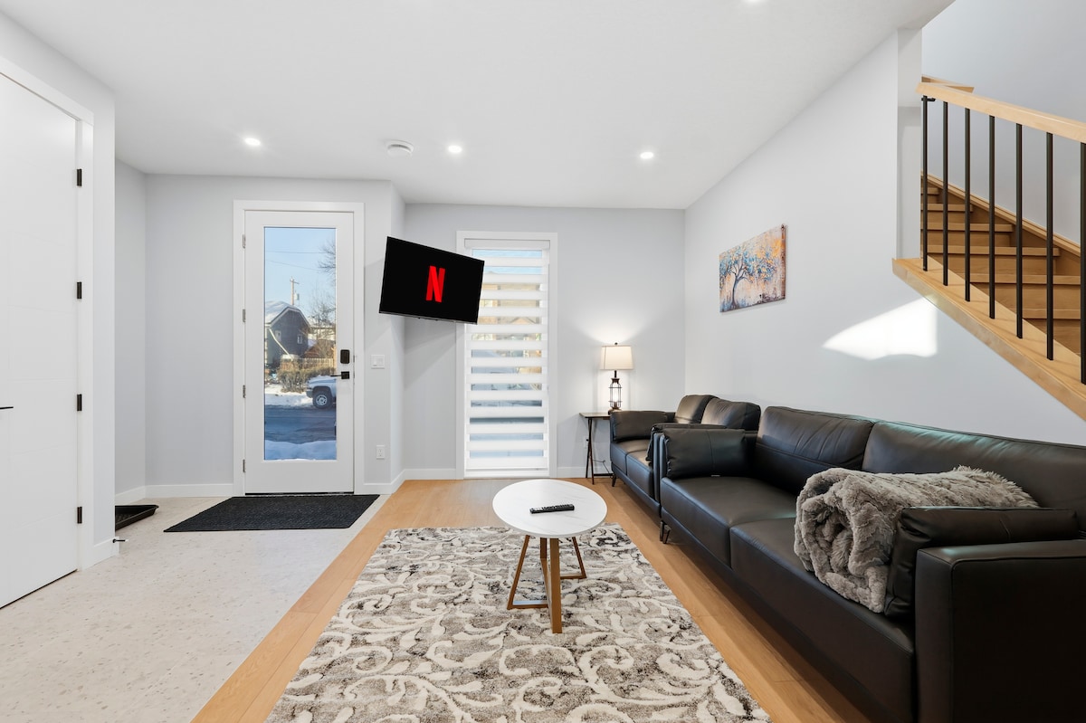 King Bed 10 Minutes To Downtown Luxury Townhouse - Kanada