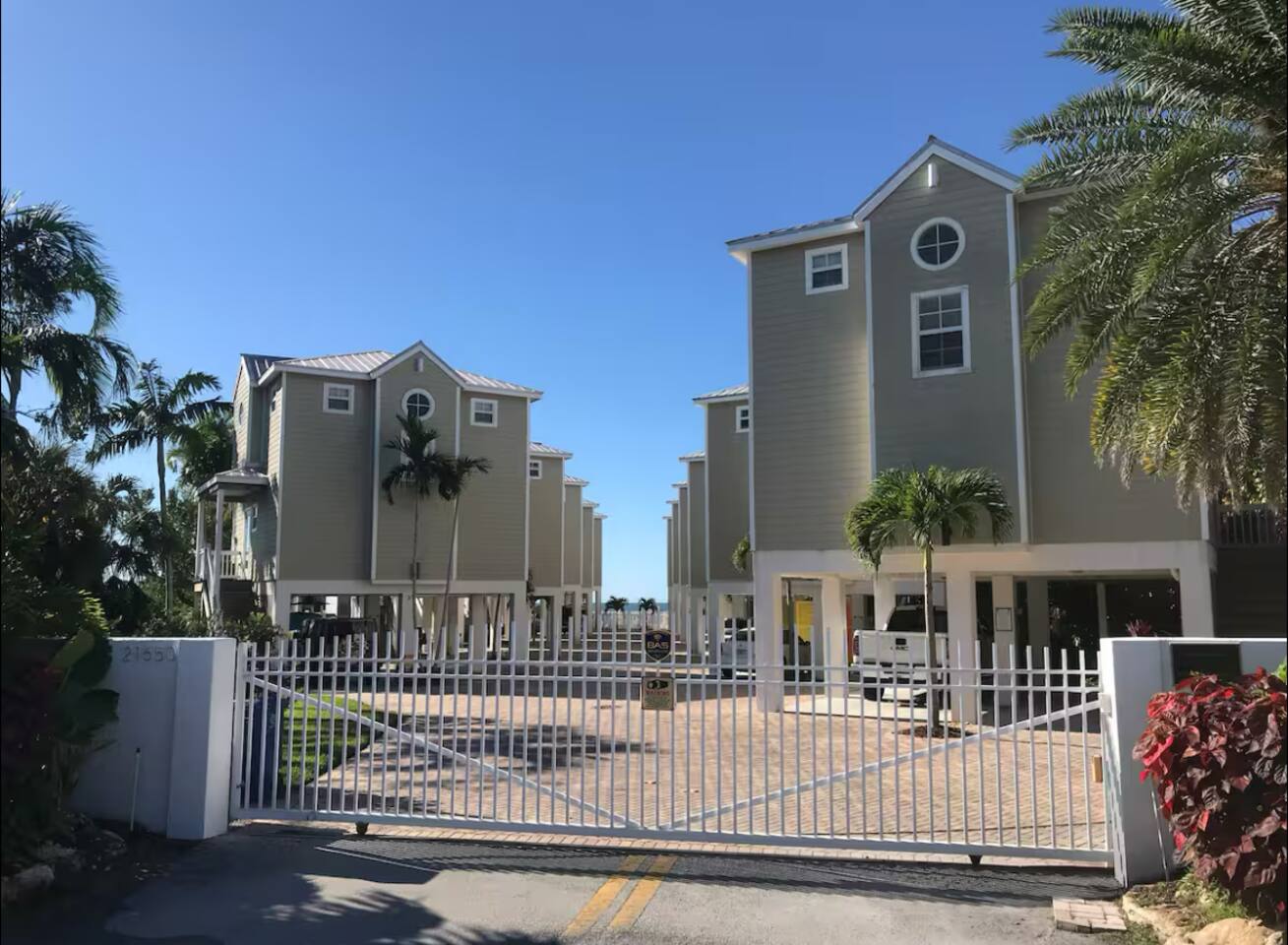 102 - Newly Renovated House Oceanside And Pool - Cudjoe Key, FL