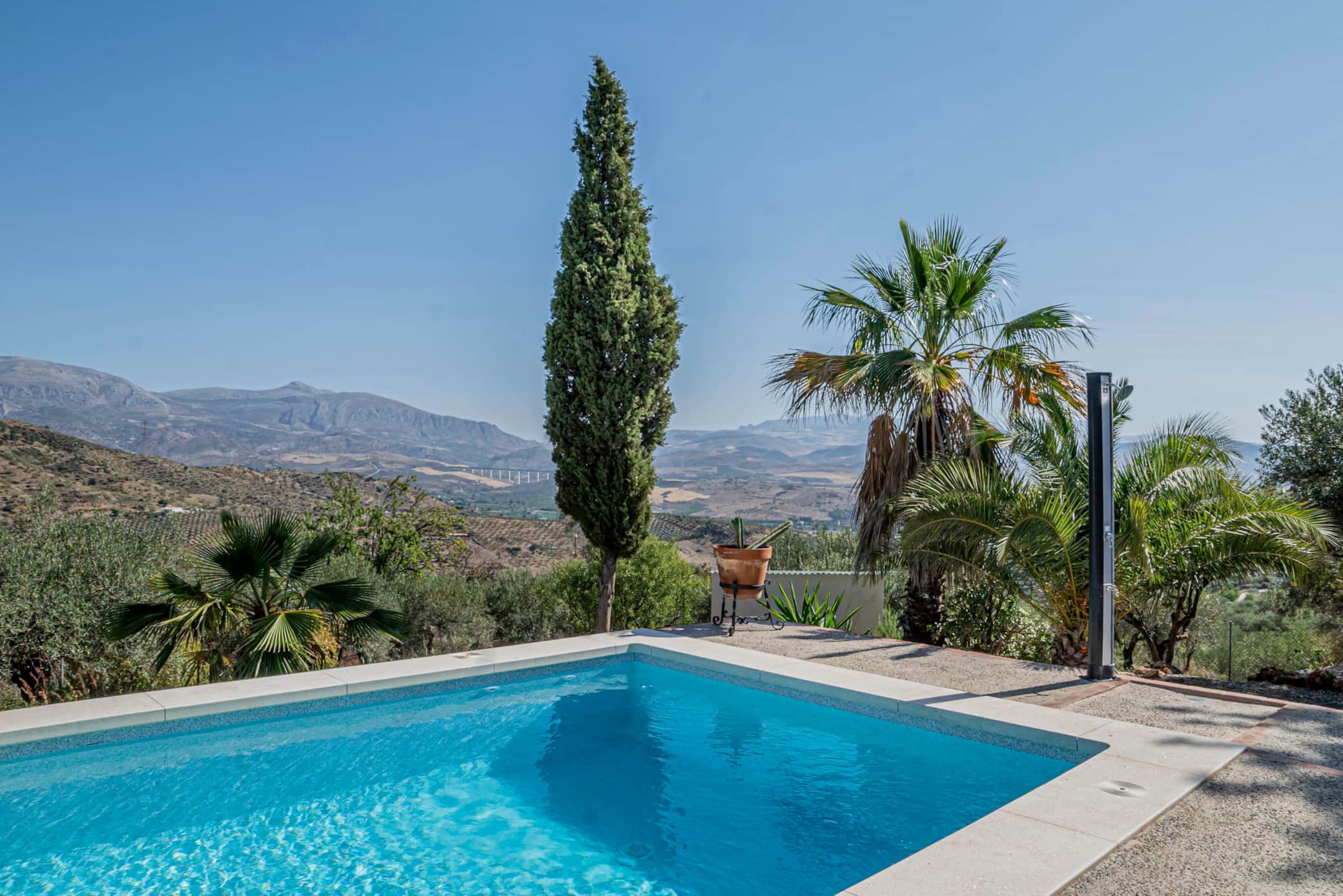 Home [www.aloralasrocas.com]