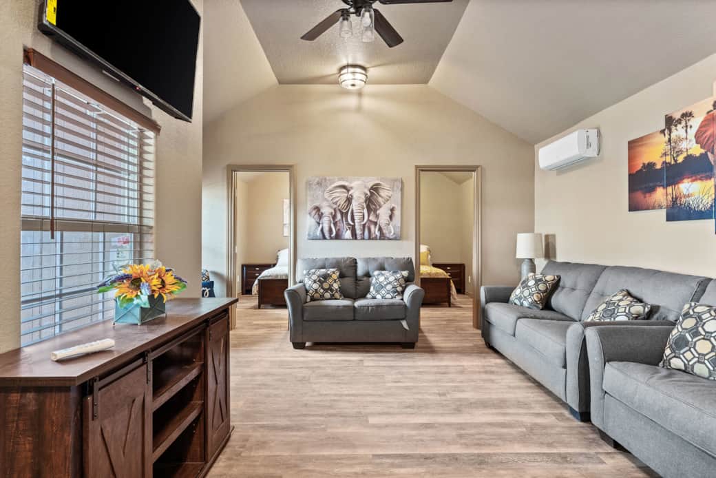 Home [www.landjranchtx.com]