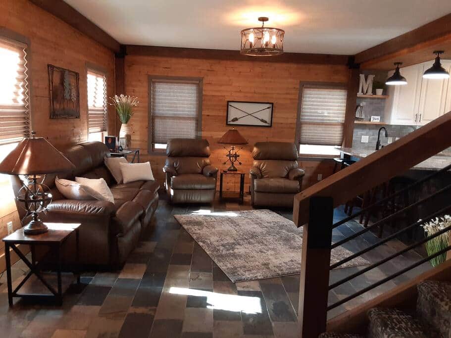 Sugar Maple Inn, A Country Chic Getaway - Vacation Home in Tiskilwa