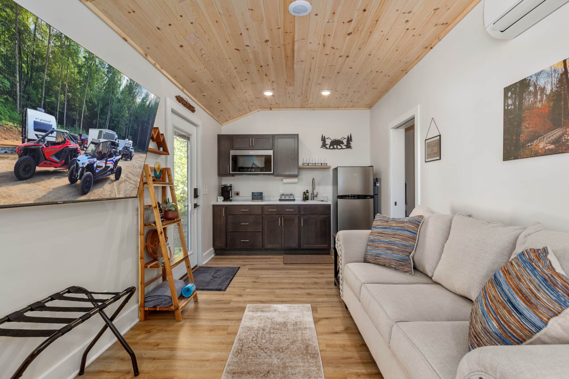 Base Camp | Bear Den Studio #3 - Vacation Home in Big Prairie Township