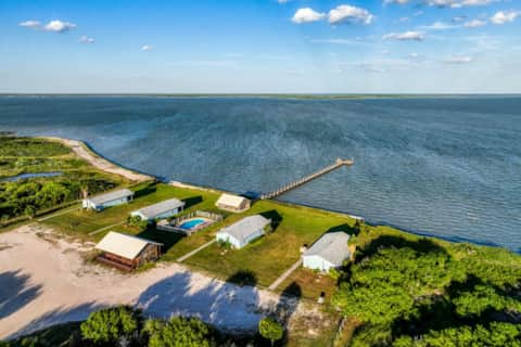 Baffin on the rocks cabin one - in Kleberg County