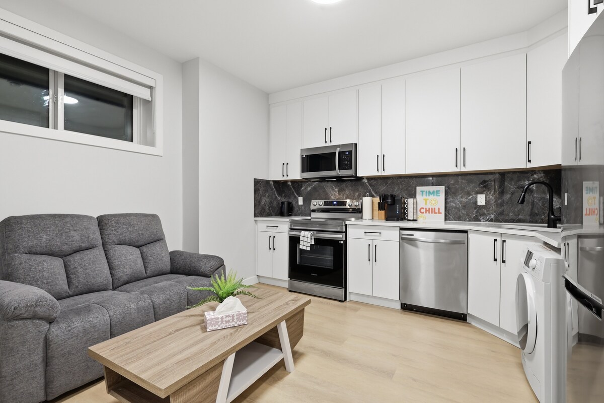 Bright & Cozy 1br | Your Home Away From Home - Calgary