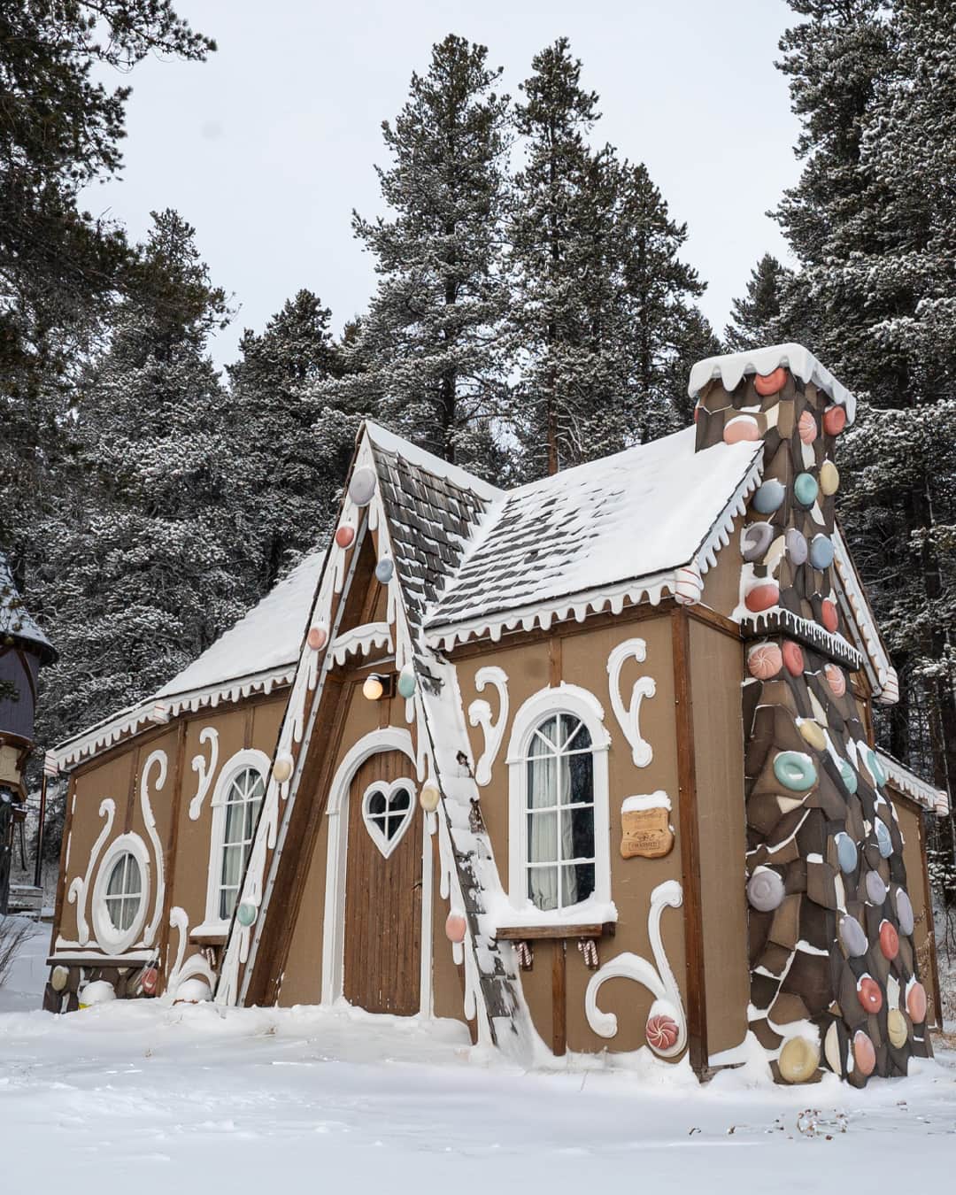 Gingerbread Cottage at Crowsnest Pass - Cabin in Crowsnest Pass