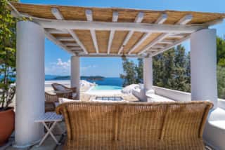 Home [villaarios.com]