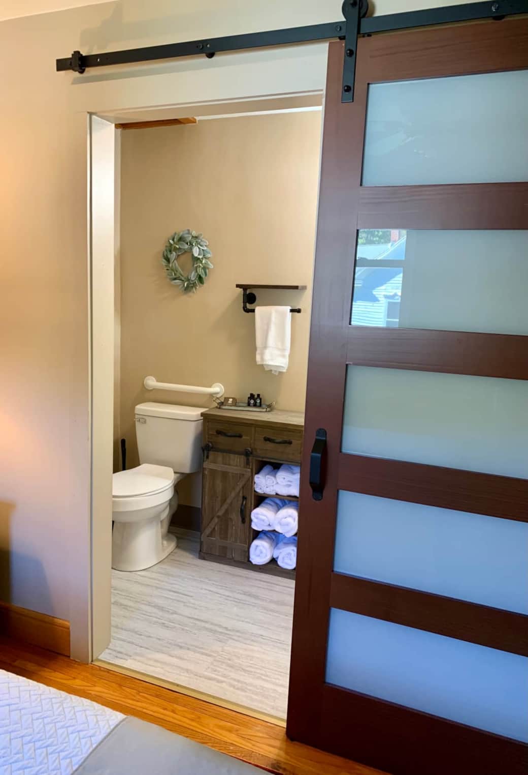 The Gottlieb Suite at Swiss Roots Inn - Room in Randolph County