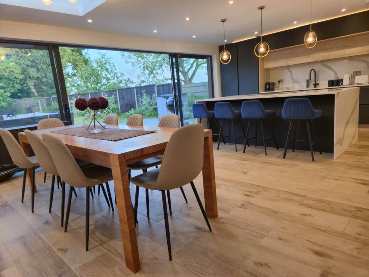 Sunset Gable | 5-Bed Holiday Let near Silverstone