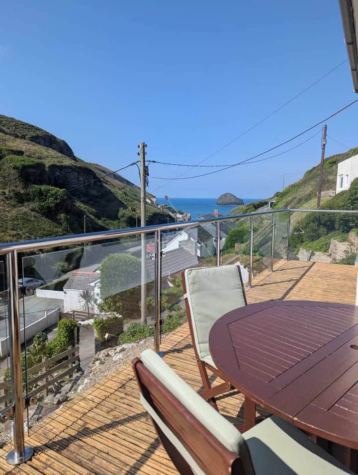 Overseas - Trebarwith Strand (Sleeps 4) - Vacation Home in Trebarwith