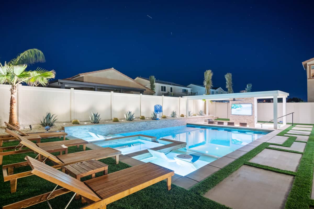 Coachella Luxe Oasis 6BR Resort Self Check-in - Vacation Home in Coachella