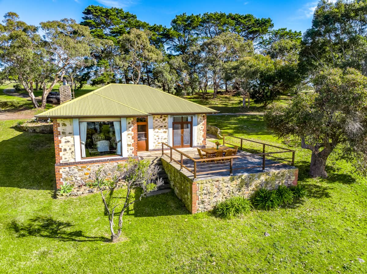 Rustic Cottage with amazing views ! - Vacation Home in Encounter Bay