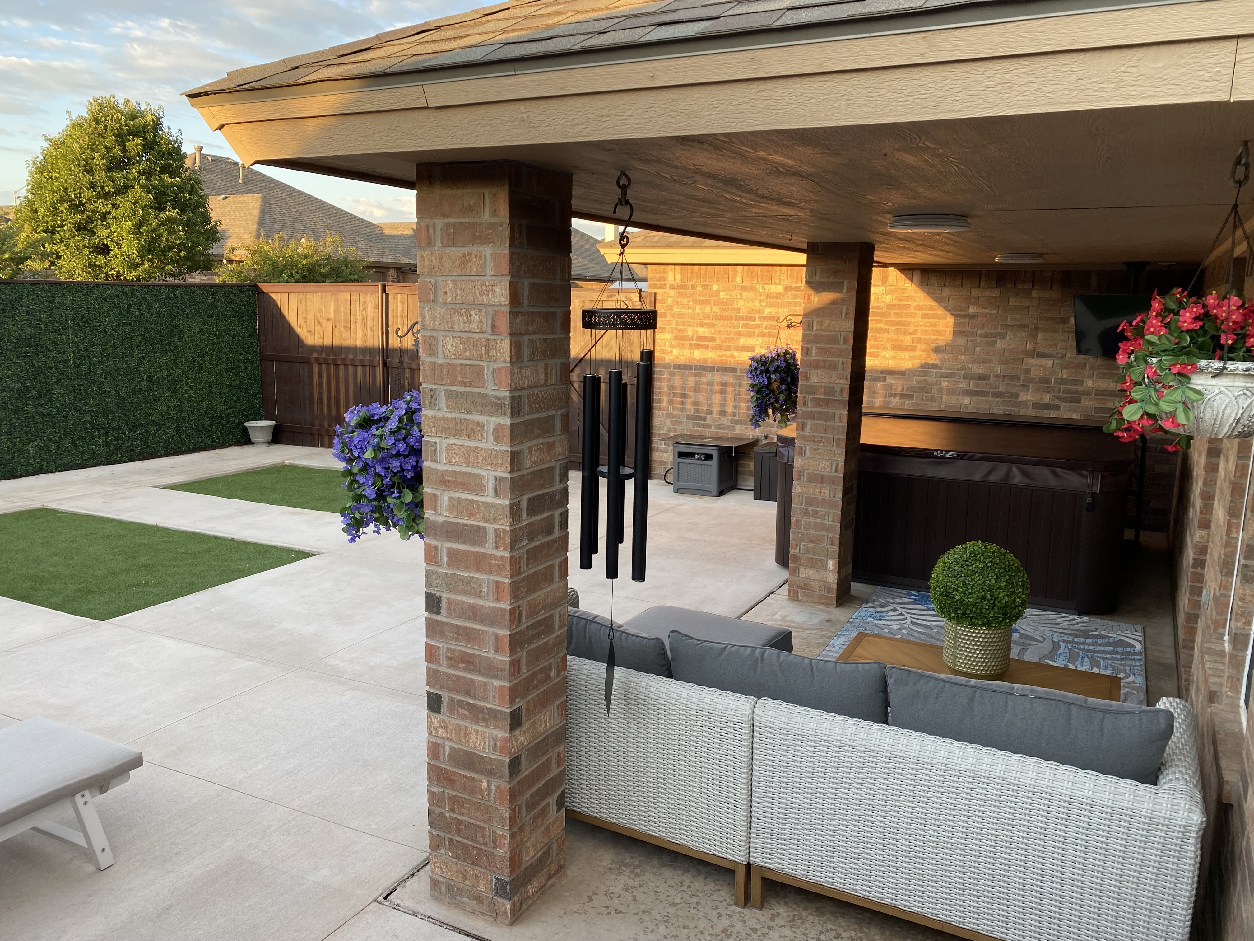 Spark Getaways: The Golden Lotus Spa, Sauna, Ev Charging - Lubbock, TX