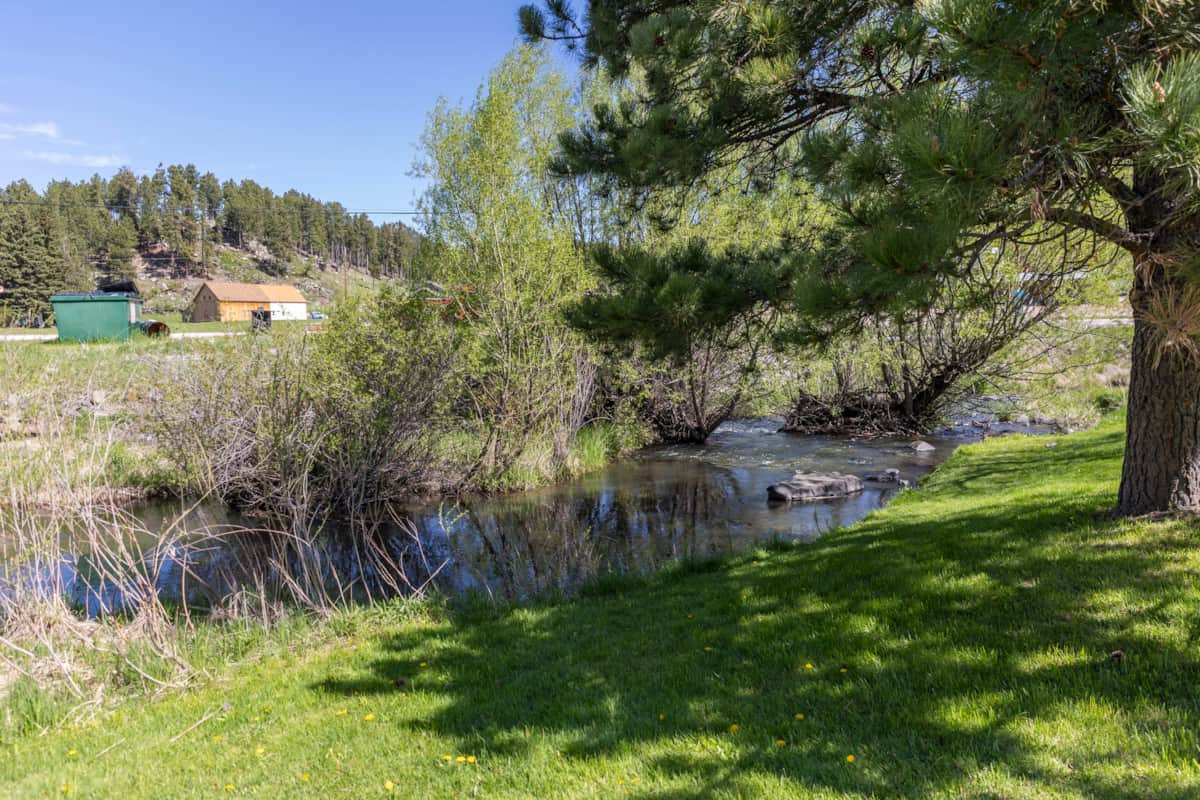 RV 1 - Camp creekside in Hill City - Camping in West Pennington