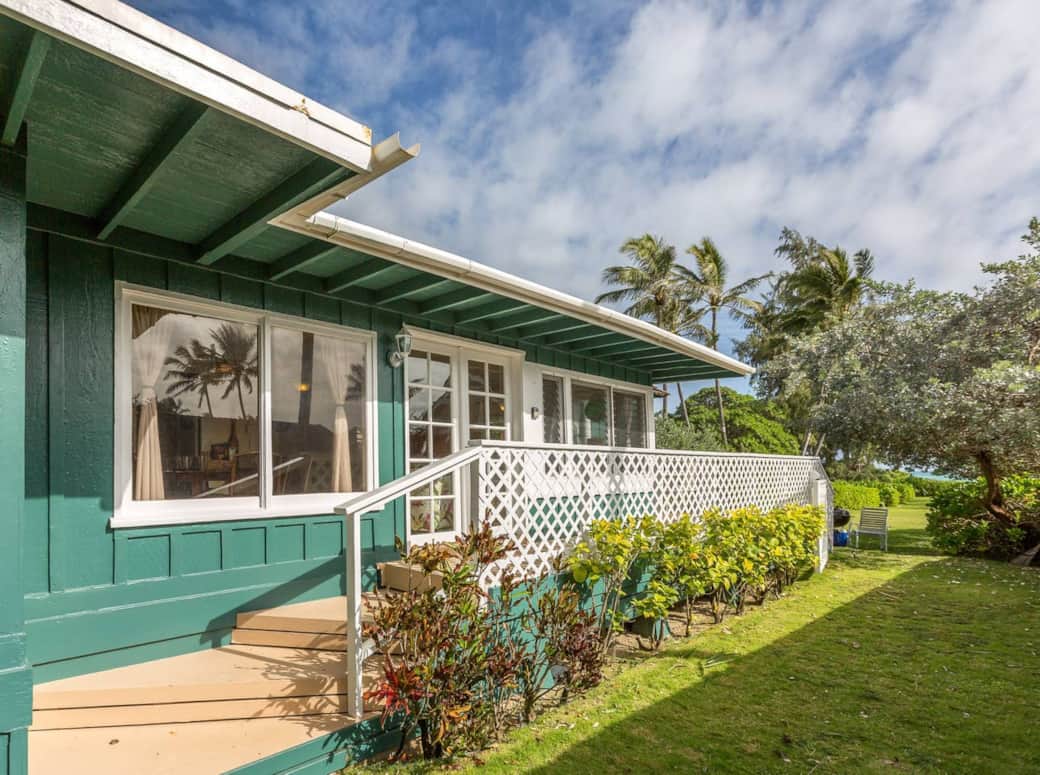 Beachfront Plantation Cottage - Vacation Home in Kailua