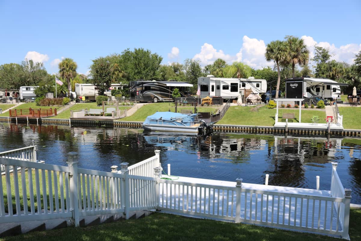 Home [www.rentriverranch.com]