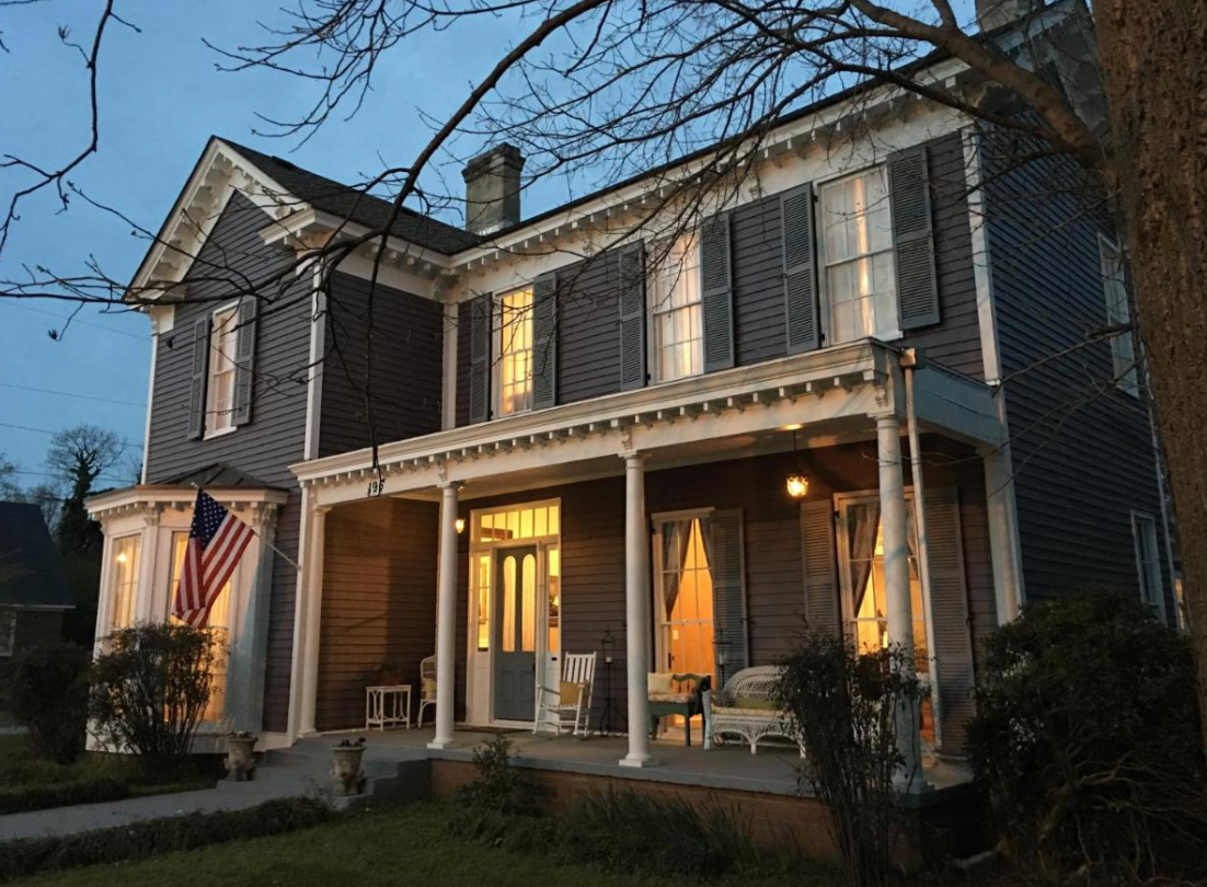 Historic Southern Inn and Bed and Breakfast in Holly Springs Mississippi