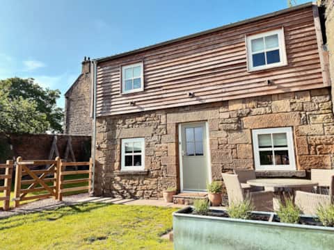 Fieldside Hideaways - Tranquil Farmstay