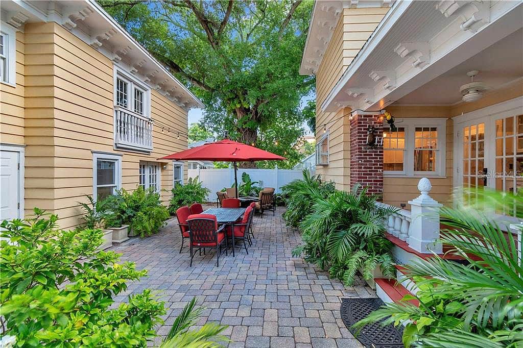 Home [www.oneinnandsuites.com]