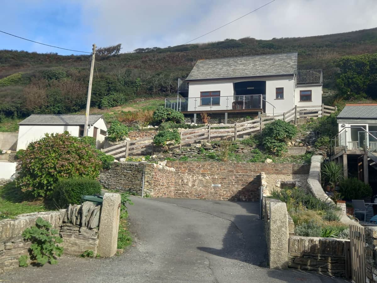 Overseas - Trebarwith Strand (Sleeps 4) - Vacation Home in Trebarwith