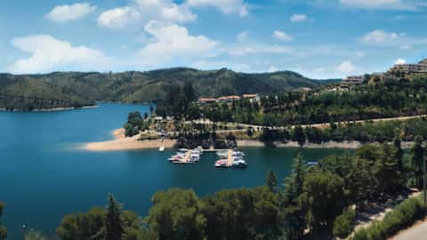Blue Lake House. Stunning View Over the Lake!