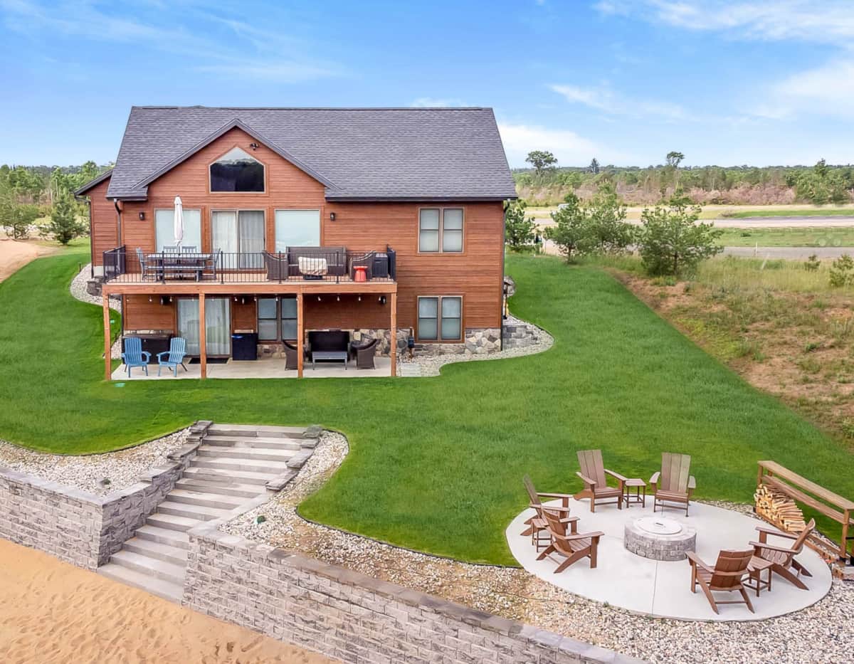4 Bed Family Vacation Rental Overview - Kokomo Cabin