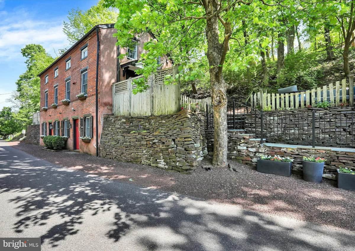 Home [johnquigleyhouse.com]