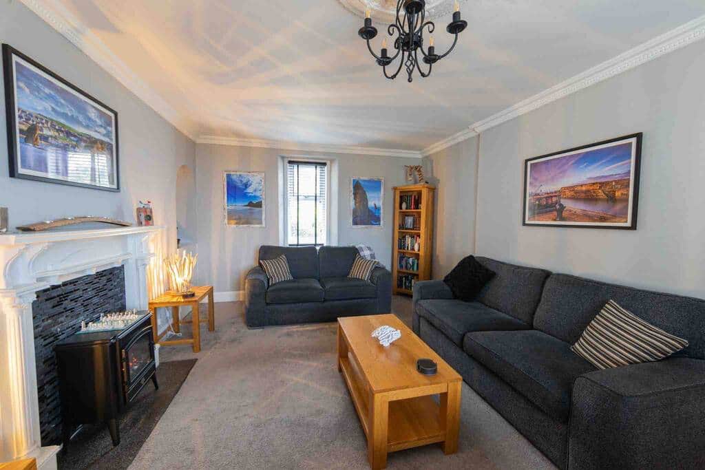 Overview - Holiday Home Cullen | Hill Crest