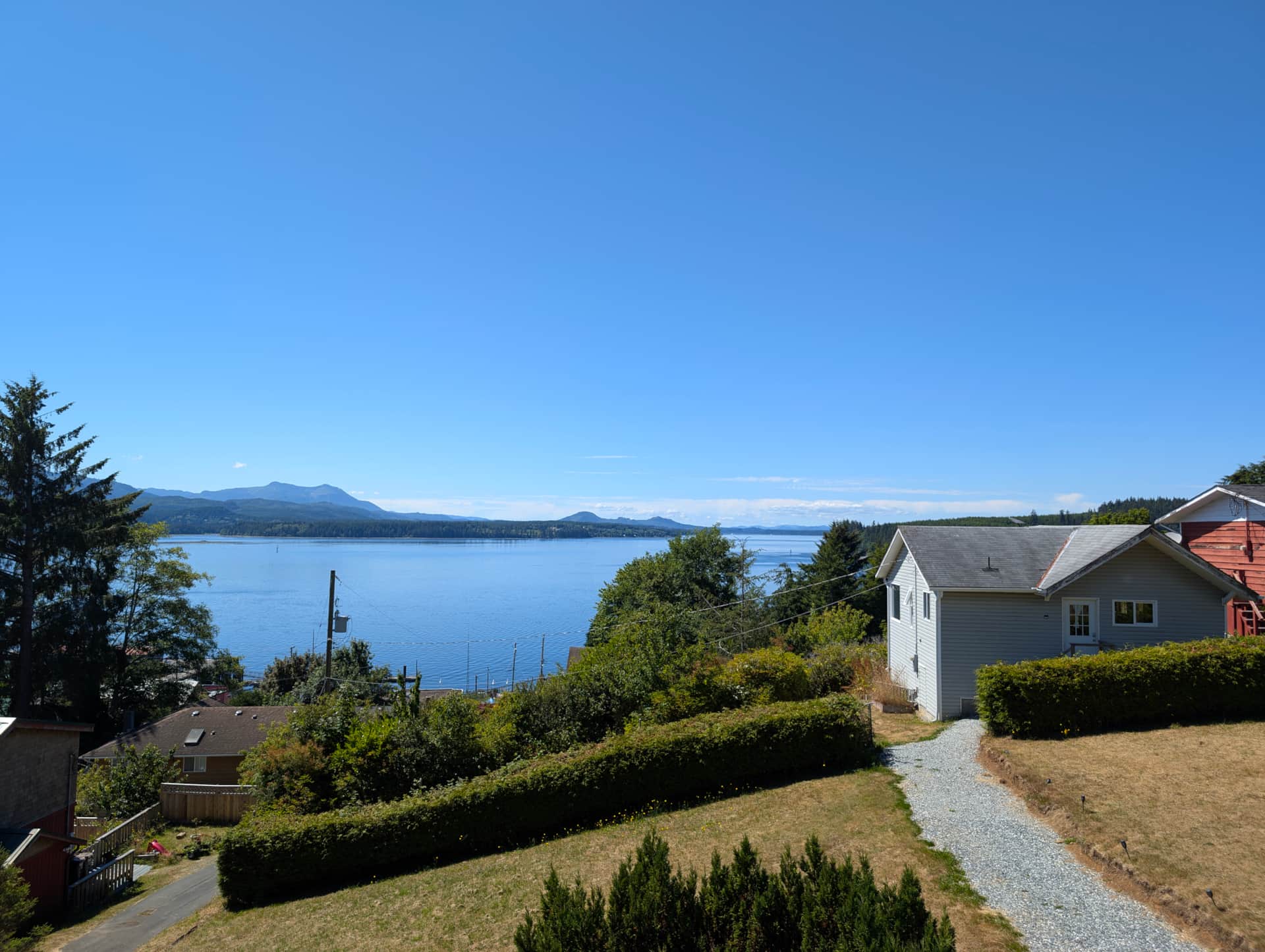 Alert Bay Accommodations | Waterfront Suites & Cottages