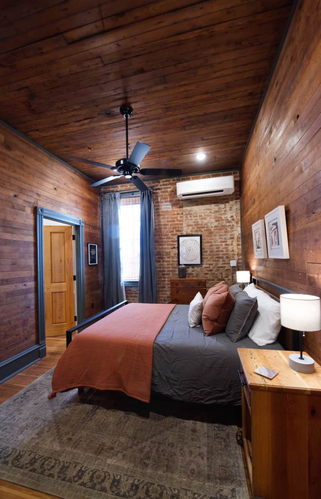 The Birmingham Room- The Buzzard's Roost Inn - Hotel in Laurel