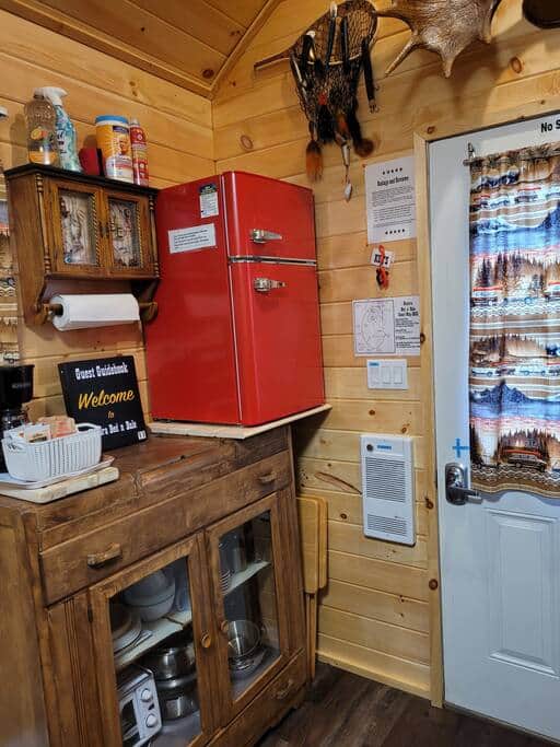 Site 11 Fisher Glamping Bunkie on Small Urban Farm - Cabin in Kenora