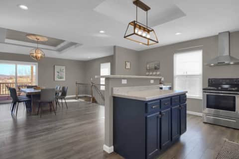 The Bittersweet Inn: Brand new 6 bed 5 bath house - Vacation Home in ...