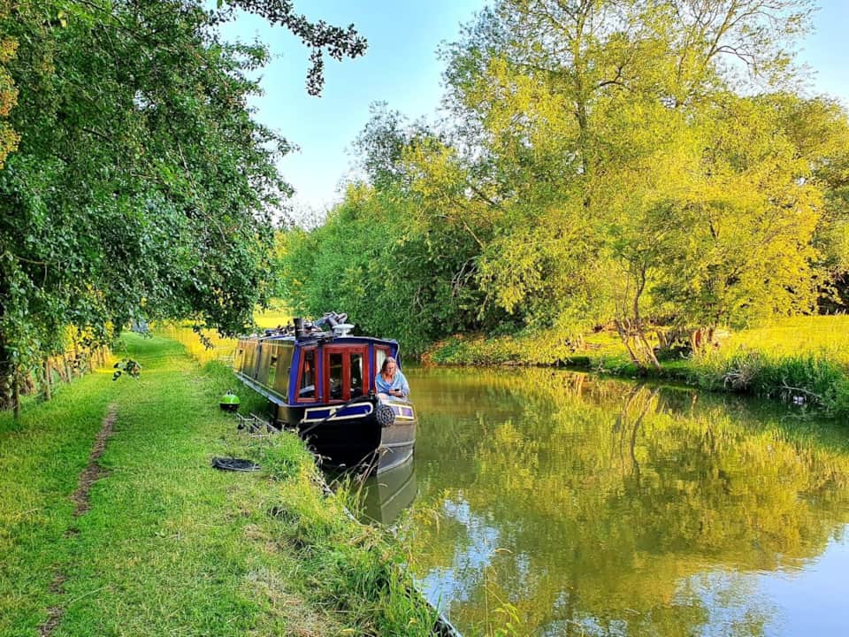 Canal Boat Hire - Narrowboat Holidays | Chiltern Canal Boats